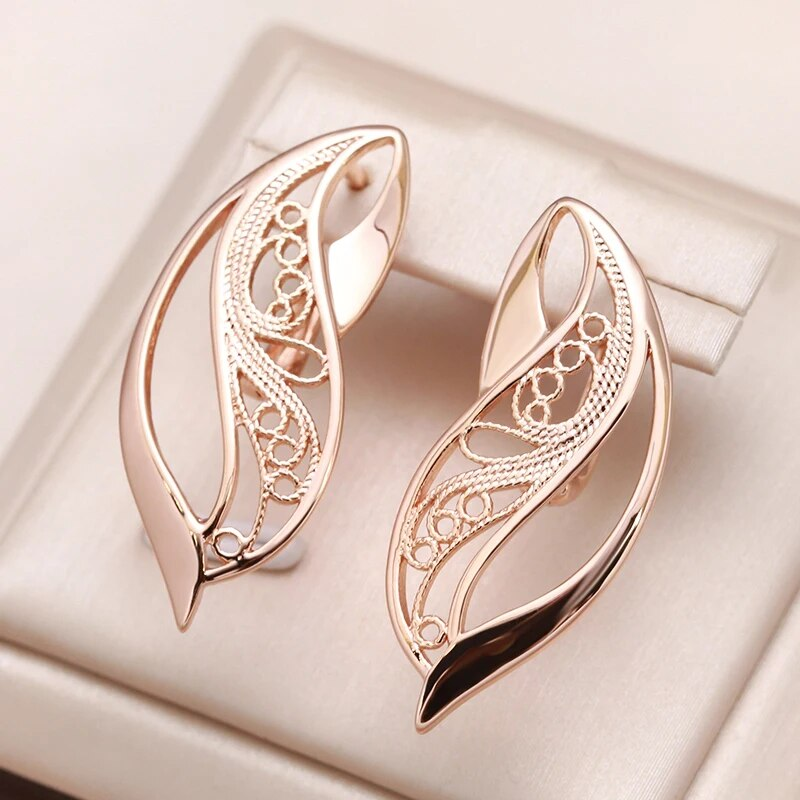 Elegant Hollow Gold Earrings – Lyn Boutique