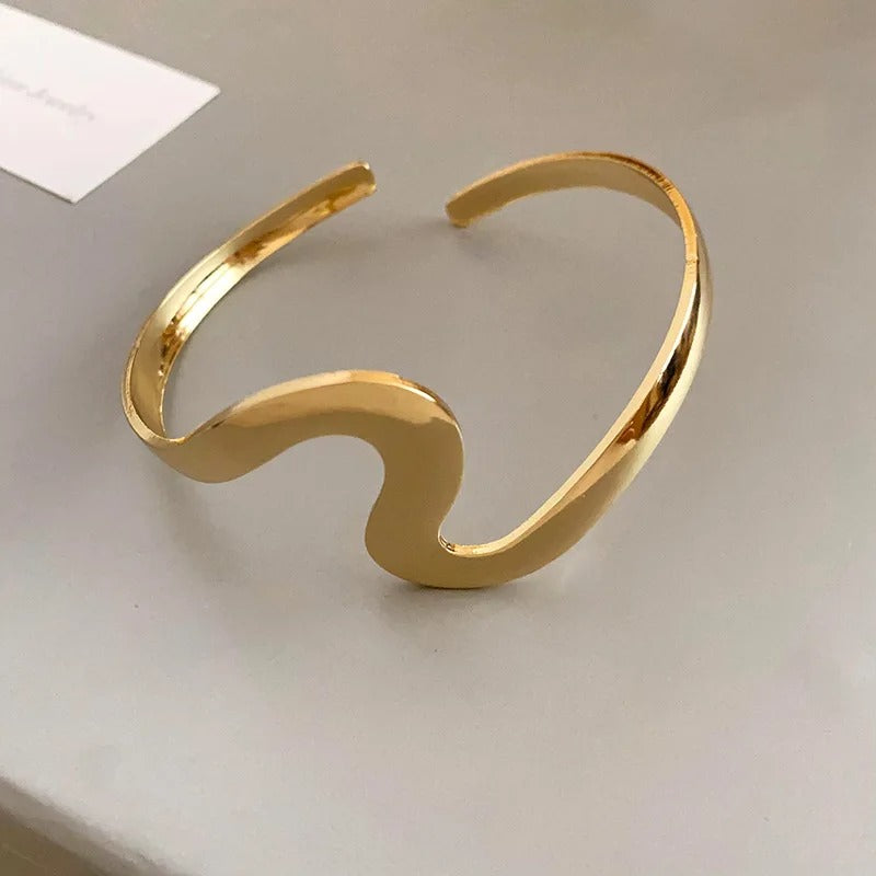 Classic Gold Wave Cuff Open Bracelet – Lyn Boutique