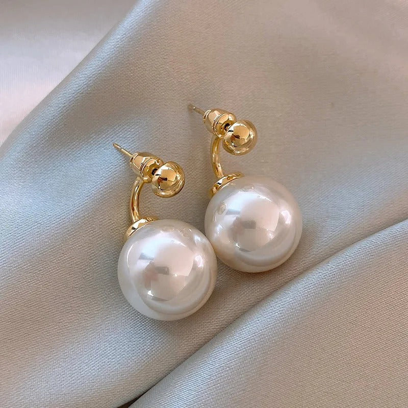 Classic White Pearl & Curved Gold Earrings – Lyn Boutique