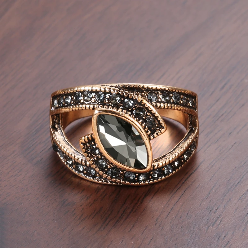 Elegant Black Crystal Ring – Lyn Boutique